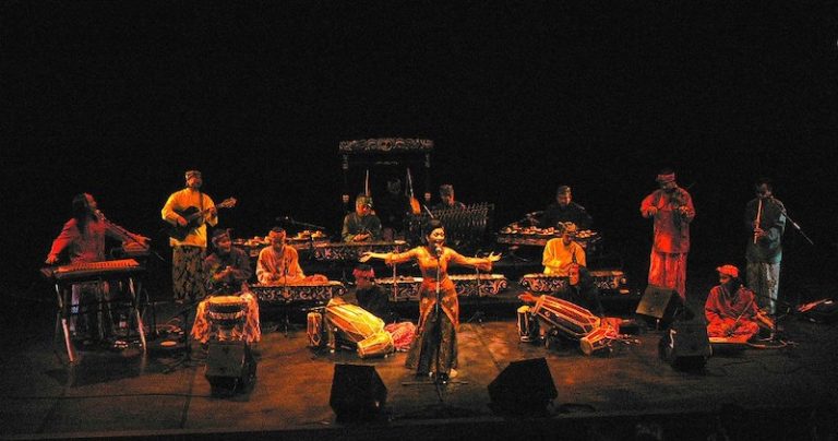 大所帯からの選り抜き5人による新感覚の伝統音楽に感動： Sambasunda Quintet-サンバスンダ・クインテット/Java-ジャワ (2011年) | インドネシア音楽情報サイト ...